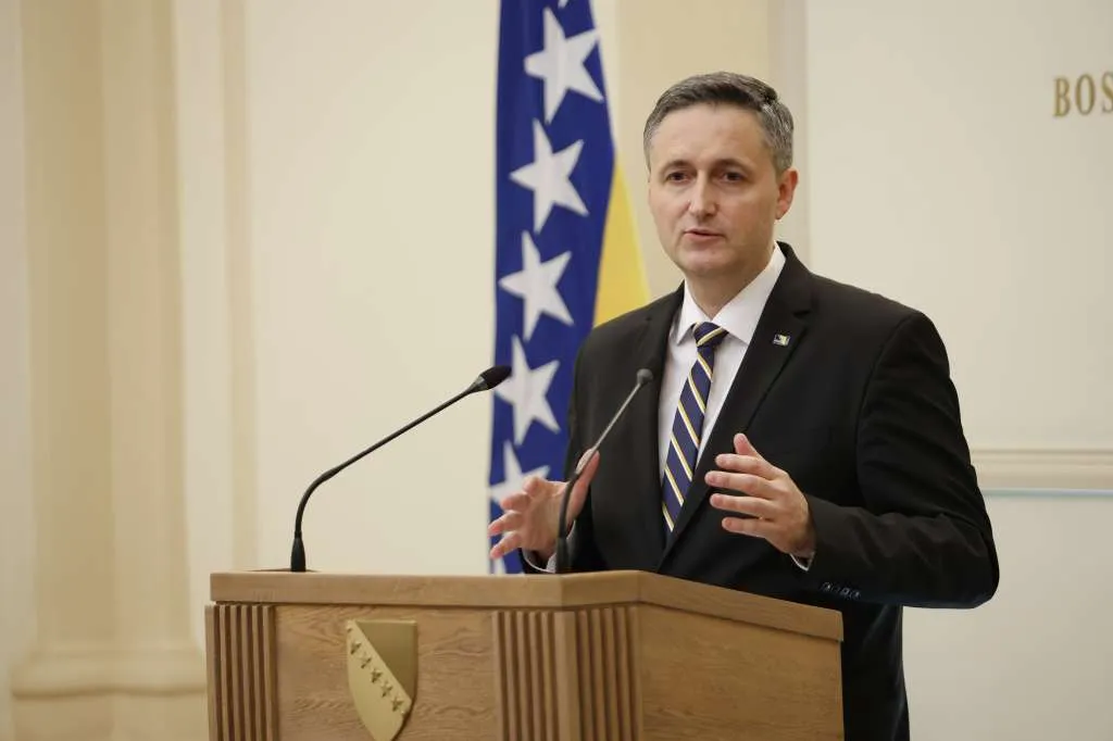 Bećirović: Mi u BiH potpuno razumijemo građane Srbije. Vučiću "nisi ...